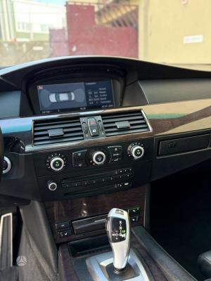 White BMW 525 2009 in Vilnius, with an engine capacity of 2.99 L and mileage of 380 thousand km for 6600 €, photo 10 on AUTOMOTO.COM.LV
