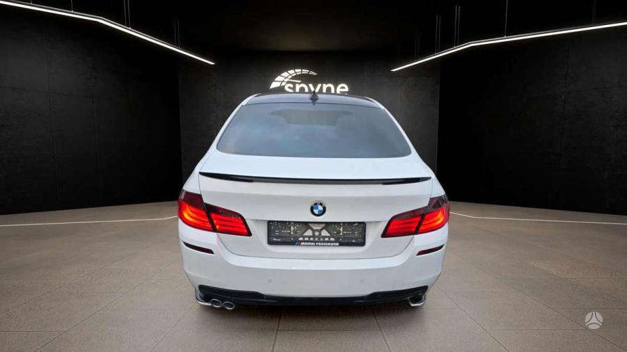 White BMW 525 2010 in Vilnius, with an engine capacity of 2.99 L and mileage of 409 thousand km for 4900 €, photo 4 on AUTOMOTO.COM.LV