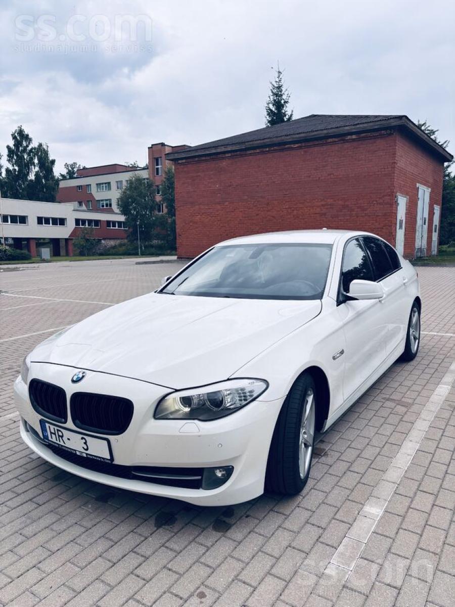White BMW 525 2010 in Riga, with an engine capacity of 3.00 L and mileage of 290 thousand km for 3200 €, photo 1 on AUTOMOTO.COM.LV