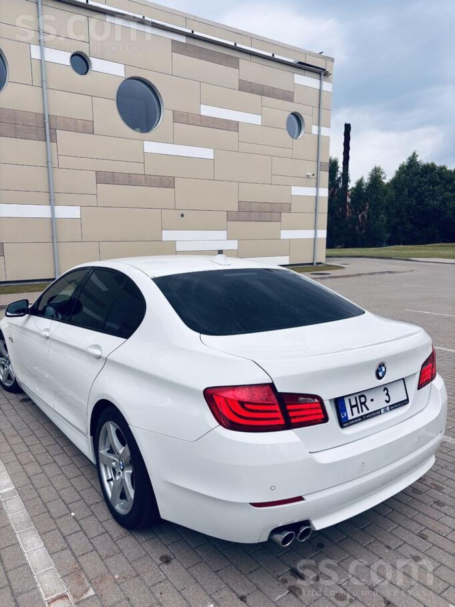 White BMW 525 2010 in Riga, with an engine capacity of 3.00 L and mileage of 290 thousand km for 3200 €, photo 4 on AUTOMOTO.COM.LV