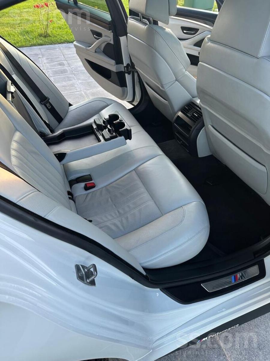 Balts BMW 525 2010 Rīga, ar dzinēja tilpumu 3.00 L un nobraukumu 340 tūkst. km par 10200 €, foto 6 vietnē AUTOMOTO.COM.LV