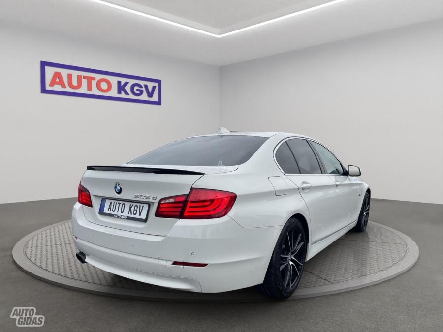 White BMW 525 2011 in Vilnius, with an engine capacity of 3.00 L and mileage of 417 thousand km for 5500 €, photo 5 on AUTOMOTO.COM.LV