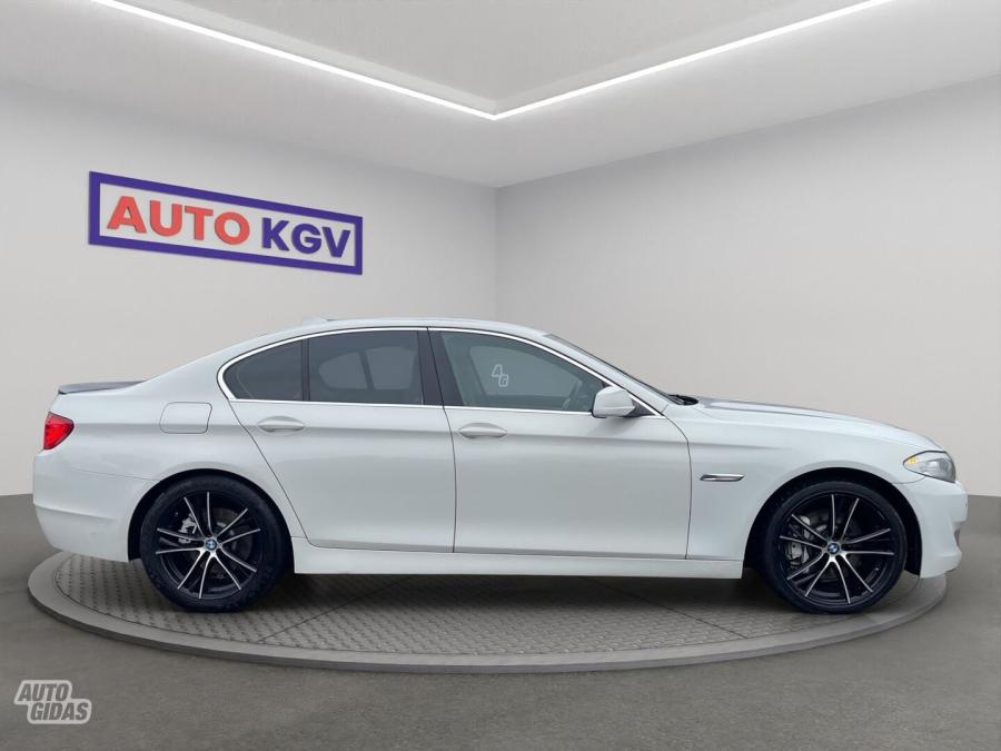 White BMW 525 2011 in Vilnius, with an engine capacity of 3.00 L and mileage of 417 thousand km for 5500 €, photo 6 on AUTOMOTO.COM.LV