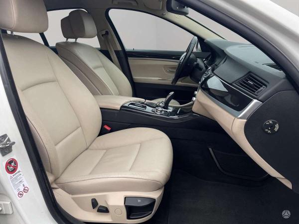 White BMW 525 2011 in Vilnius, with an engine capacity of 3.00 L and mileage of 417 thousand km for 4999 €, photo 7 on AUTOMOTO.COM.LV