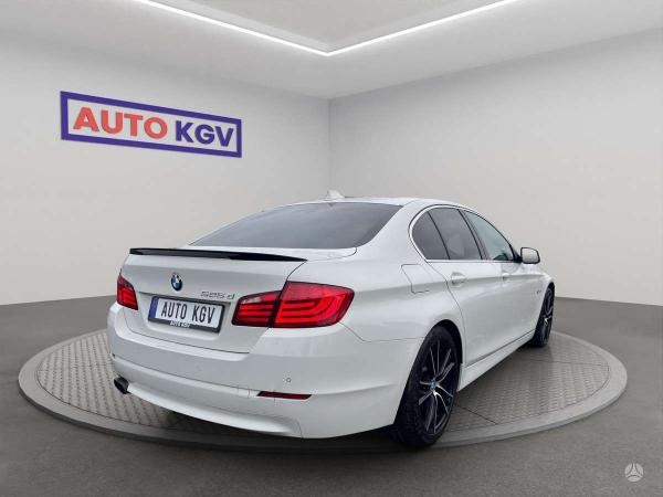Balts BMW 525 2011 Viļņa, ar dzinēja tilpumu 3.00 L un nobraukumu 417 tūkst. km par 4999 €, foto 4 vietnē AUTOMOTO.COM.LV