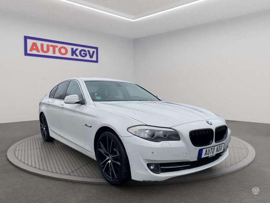 White BMW 525 2011 in Vilnius, with an engine capacity of 3.00 L and mileage of 417 thousand km for 4999 €, photo 7 on AUTOMOTO.COM.LV