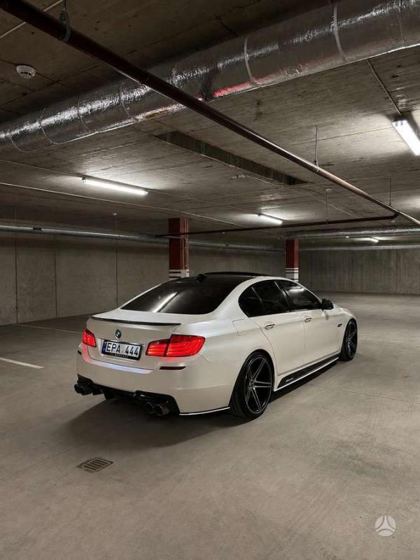 BMW 525 2011 Viļņa vietnē Balts BMW 525 2011 Viļņa, ar dzinēja tilpumu 2.99 L un nobraukumu 328 tūkst. km par 15000 €, foto 4 vietnē AUTOMOTO.COM.LV