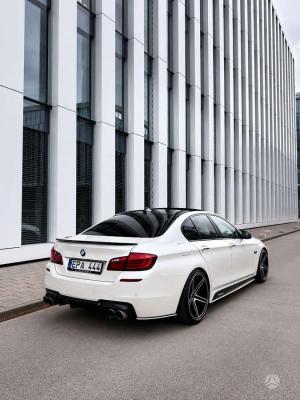 White BMW 525 2011 in Vilnius, with an engine capacity of 2.99 L and mileage of 328 thousand km for 15000 €, photo 9 on AUTOMOTO.COM.LV