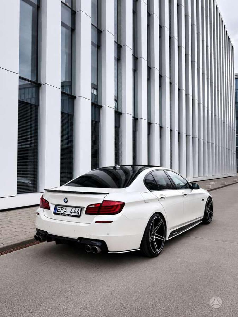 White BMW 525 2011 in Vilnius, with an engine capacity of 2.99 L and mileage of 328 thousand km for 15000 €, photo 9 on AUTOMOTO.COM.LV