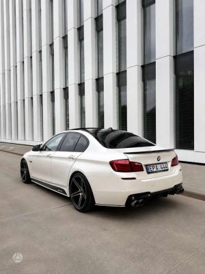 White BMW 525 2011 in Vilnius, with an engine capacity of 2.99 L and mileage of 328 thousand km for 15000 €, photo 10 on AUTOMOTO.COM.LV