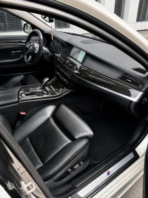 White BMW 525 2011 in Vilnius, with an engine capacity of 2.99 L and mileage of 328 thousand km for 15000 €, photo 13 on AUTOMOTO.COM.LV