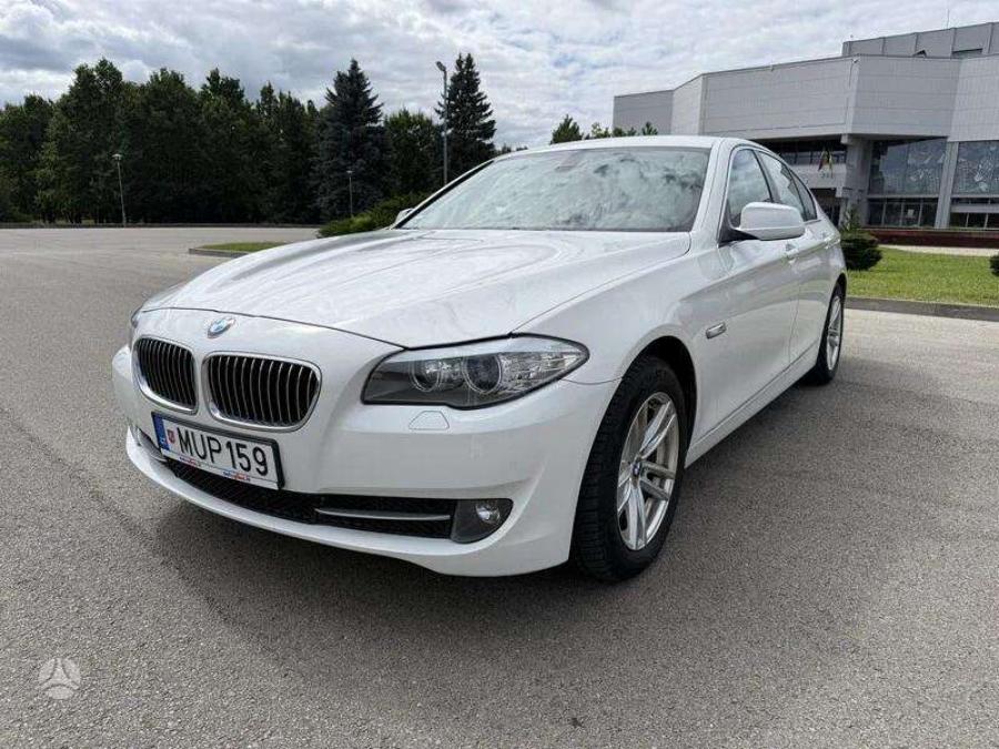 White BMW 525 2011 in Alytus, with an engine capacity of 2.99 L and mileage of 244 thousand km for 8800 €, photo 1 on AUTOMOTO.COM.LV