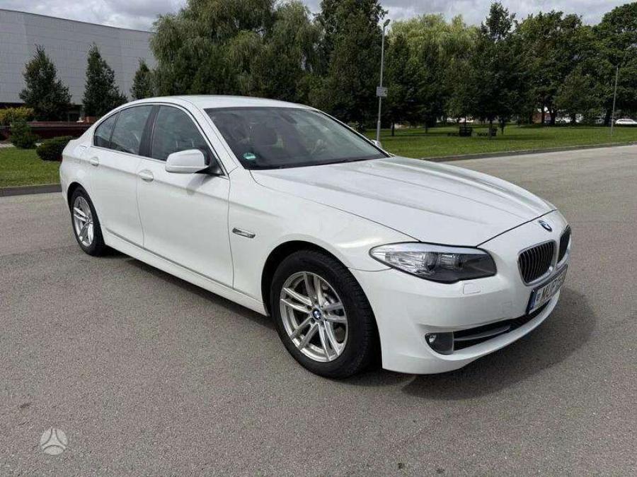 White BMW 525 2011 in Alytus, with an engine capacity of 2.99 L and mileage of 244 thousand km for 8800 €, photo 3 on AUTOMOTO.COM.LV