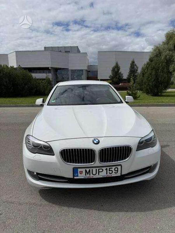 Balts BMW 525 2011 Alīta, ar dzinēja tilpumu 2.99 L un nobraukumu 244 tūkst. km par 8800 €, foto 5 vietnē AUTOMOTO.COM.LV