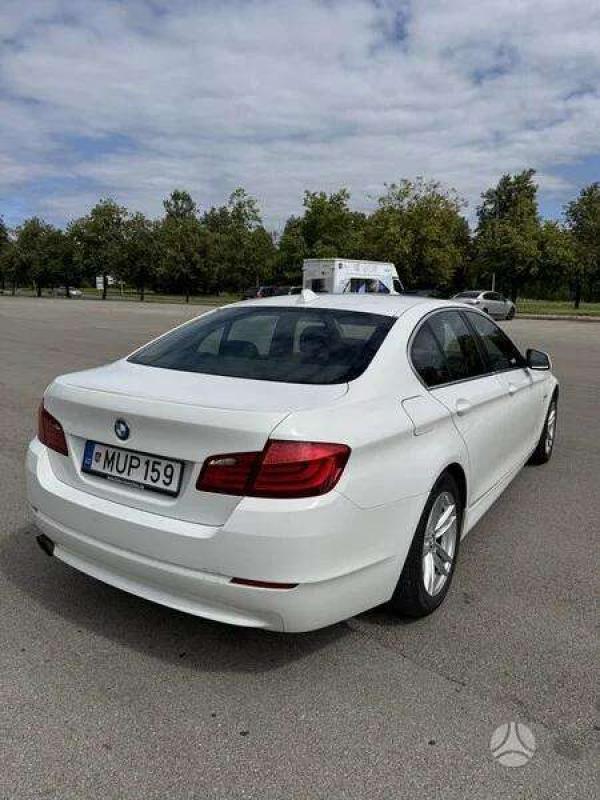 Balts BMW 525 2011 Alīta, ar dzinēja tilpumu 2.99 L un nobraukumu 244 tūkst. km par 8800 €, foto 6 vietnē AUTOMOTO.COM.LV