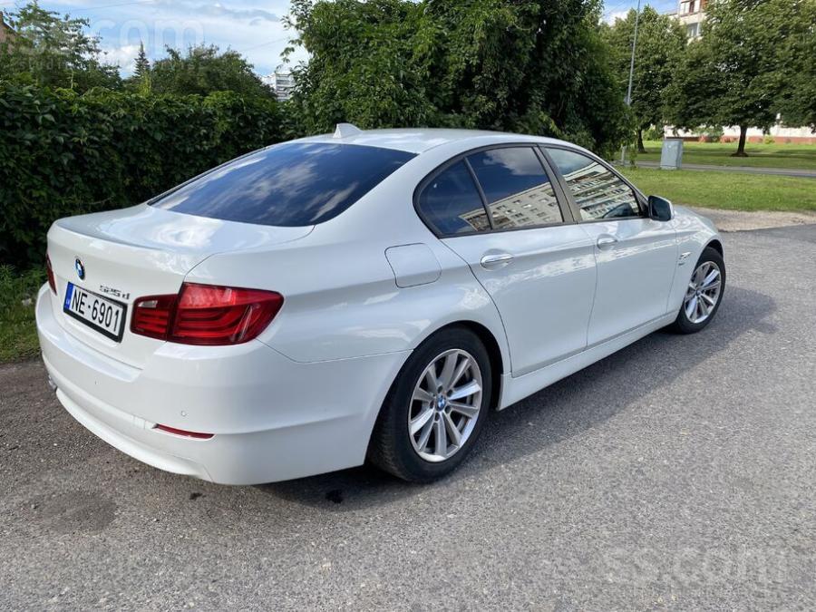 White BMW 525 2012 in Riga, with an engine capacity of 2.00 L and mileage of 225 thousand km for 10750 €, photo 3 on AUTOMOTO.COM.LV