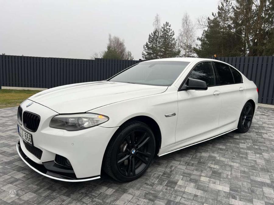 White BMW 525 2013 in Vilnius, with an engine capacity of 2.00 L and mileage of 361 thousand km for 9200 €, photo 2 on AUTOMOTO.COM.LV