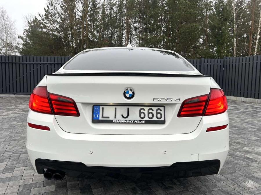 White BMW 525 2013 in Vilnius, with an engine capacity of 2.00 L and mileage of 361 thousand km for 9200 €, photo 7 on AUTOMOTO.COM.LV