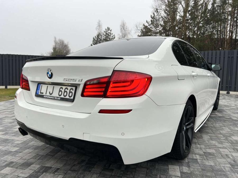 White BMW 525 2013 in Vilnius, with an engine capacity of 2.00 L and mileage of 361 thousand km for 9200 €, photo 24 on AUTOMOTO.COM.LV