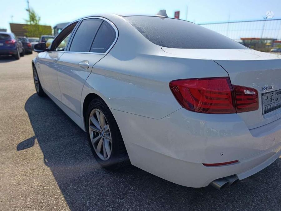 White BMW 525 2013 in Marijampole, with an engine capacity of 2.00 L and mileage of 365 thousand km for 5500 €, photo 3 on AUTOMOTO.COM.LV