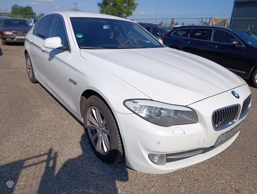White BMW 525 2013 in Marijampole, with an engine capacity of 2.00 L and mileage of 365 thousand km for 5500 €, photo 4 on AUTOMOTO.COM.LV