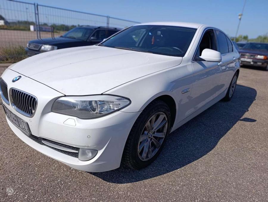 White BMW 525 2013 in Marijampole, with an engine capacity of 2.00 L and mileage of 365 thousand km for 5500 €, photo 6 on AUTOMOTO.COM.LV