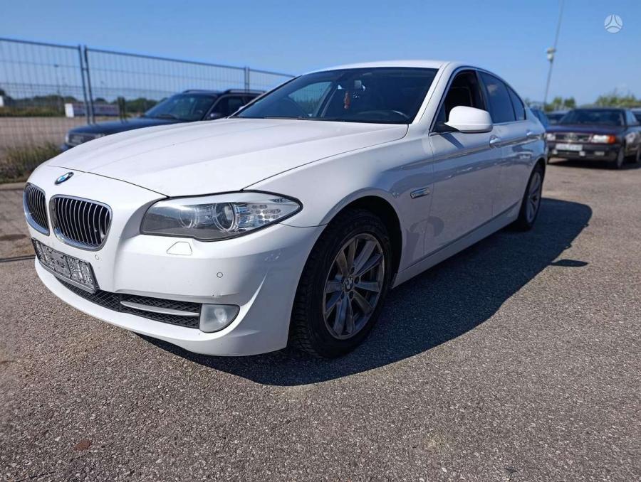 White BMW 525 2013 in Marijampole, with an engine capacity of 2.00 L and mileage of 365 thousand km for 5500 €, photo 7 on AUTOMOTO.COM.LV