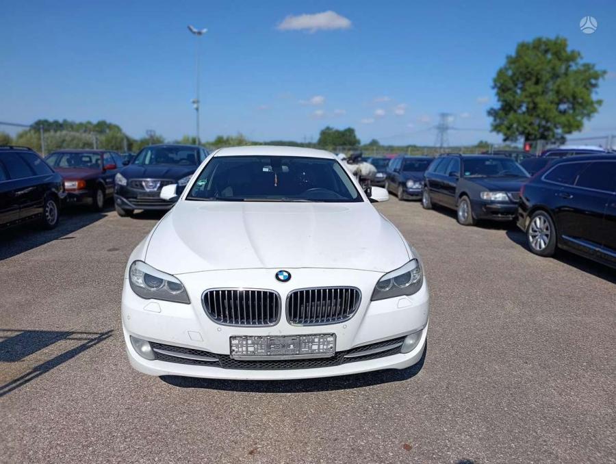 White BMW 525 2013 in Marijampole, with an engine capacity of 2.00 L and mileage of 365 thousand km for 5500 €, photo 9 on AUTOMOTO.COM.LV