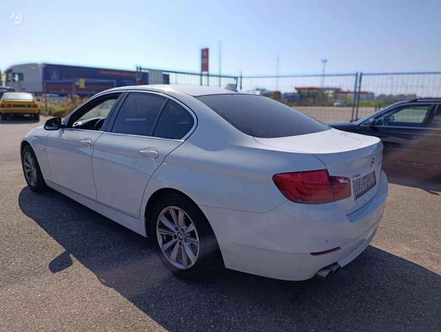White BMW 525 2013 in Marijampole, with an engine capacity of 2.00 L and mileage of 365 thousand km for 5500 €, photo 10 on AUTOMOTO.COM.LV