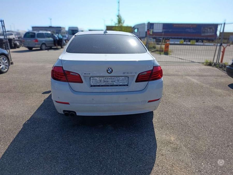 White BMW 525 2013 in Marijampole, with an engine capacity of 2.00 L and mileage of 365 thousand km for 5500 €, photo 11 on AUTOMOTO.COM.LV