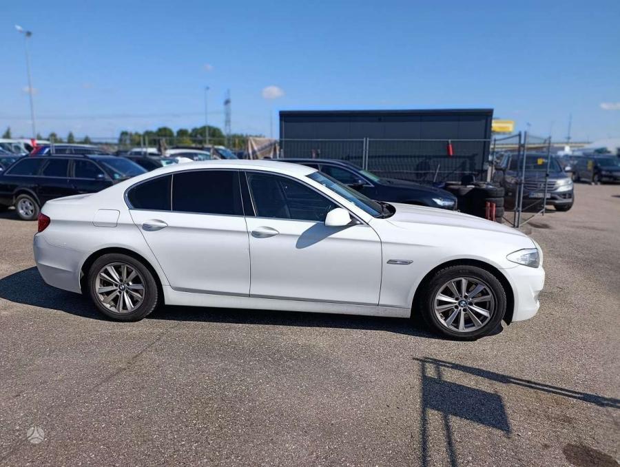 White BMW 525 2013 in Marijampole, with an engine capacity of 2.00 L and mileage of 365 thousand km for 5500 €, photo 15 on AUTOMOTO.COM.LV