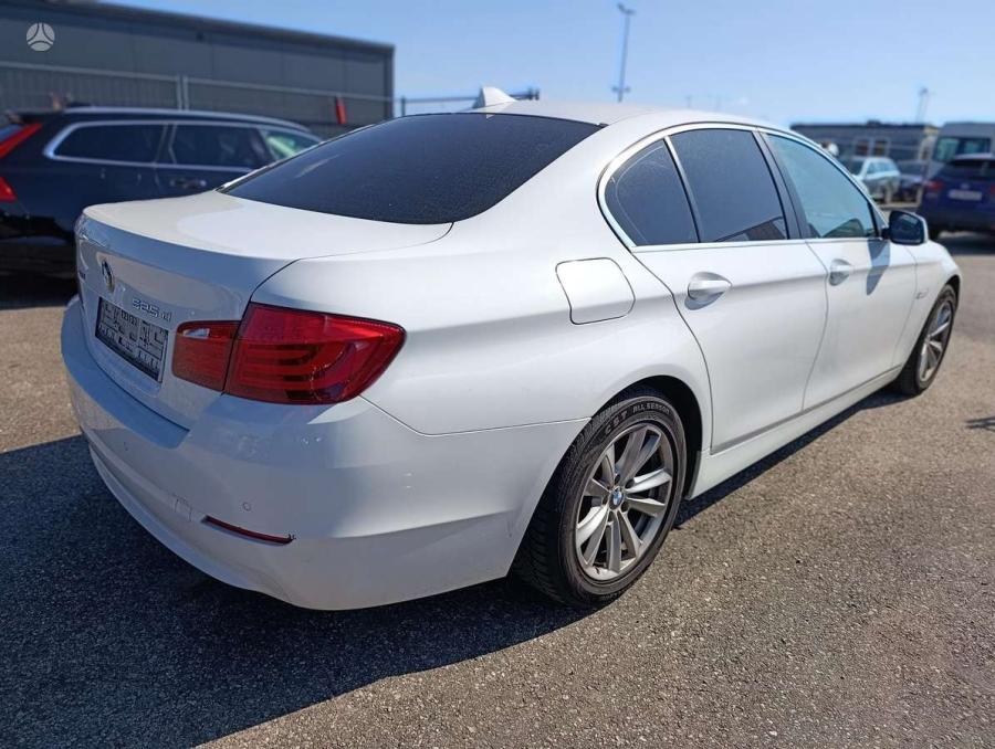 White BMW 525 2013 in Marijampole, with an engine capacity of 2.00 L and mileage of 365 thousand km for 5500 €, photo 20 on AUTOMOTO.COM.LV