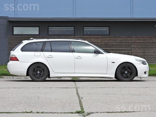 White BMW 525 2005 in Riga, with an engine capacity of 2.50 L and mileage of 321 thousand km for 5300 €, photo 8 on AUTOMOTO.COM.LV