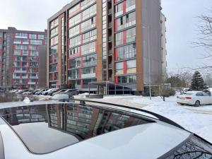 White BMW 525 2005 in Riga, with an engine capacity of 2.50 L and mileage of 306 thousand km for 3690 €, photo 6 on AUTOMOTO.COM.LV