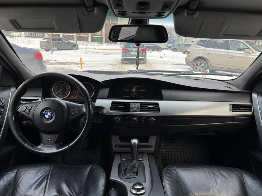 White BMW 525 2005 in Riga, with an engine capacity of 2.50 L and mileage of 306 thousand km for 3690 €, photo 7 on AUTOMOTO.COM.LV