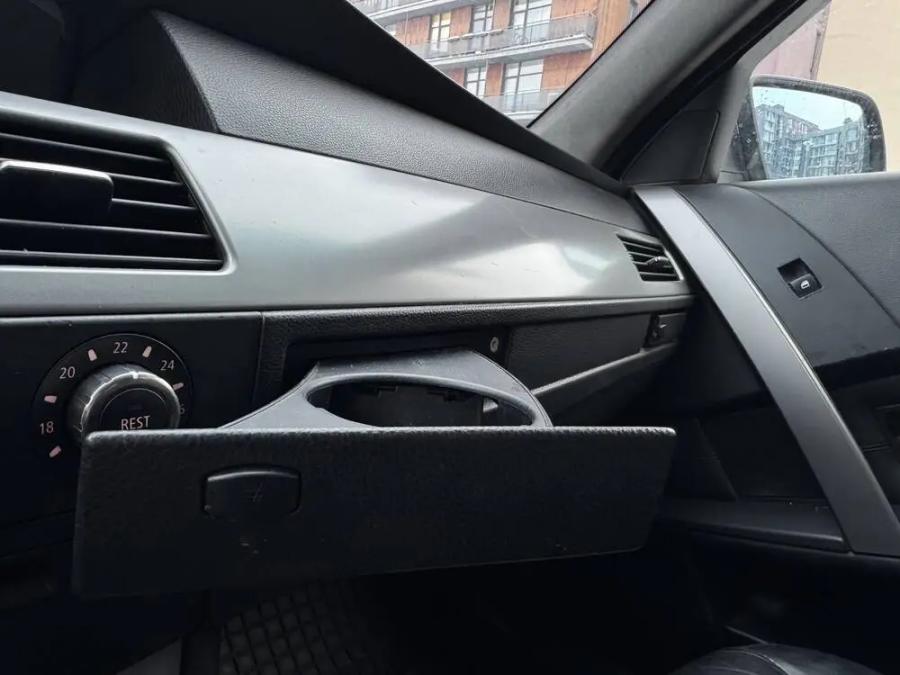White BMW 525 2005 in Riga, with an engine capacity of 2.50 L and mileage of 306 thousand km for 3690 €, photo 20 on AUTOMOTO.COM.LV
