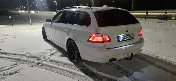 Balts BMW 525 2008 Šauļi, ar dzinēja tilpumu 2.99 L un nobraukumu 285 tūkst. km par 4500 €, foto 6 vietnē AUTOMOTO.COM.LV