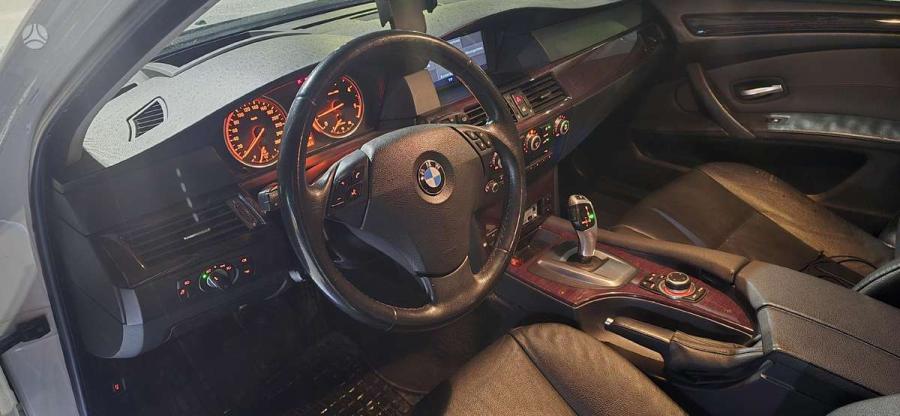 White BMW 525 2008 in Siauliai, with an engine capacity of 2.99 L and mileage of 285 thousand km for 4500 €, photo 9 on AUTOMOTO.COM.LV