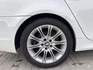 Balts BMW 525 2009 Viļņa, ar dzinēja tilpumu 3.00 L un nobraukumu 256 tūkst. km par 6200 €, foto 16 vietnē AUTOMOTO.COM.LV