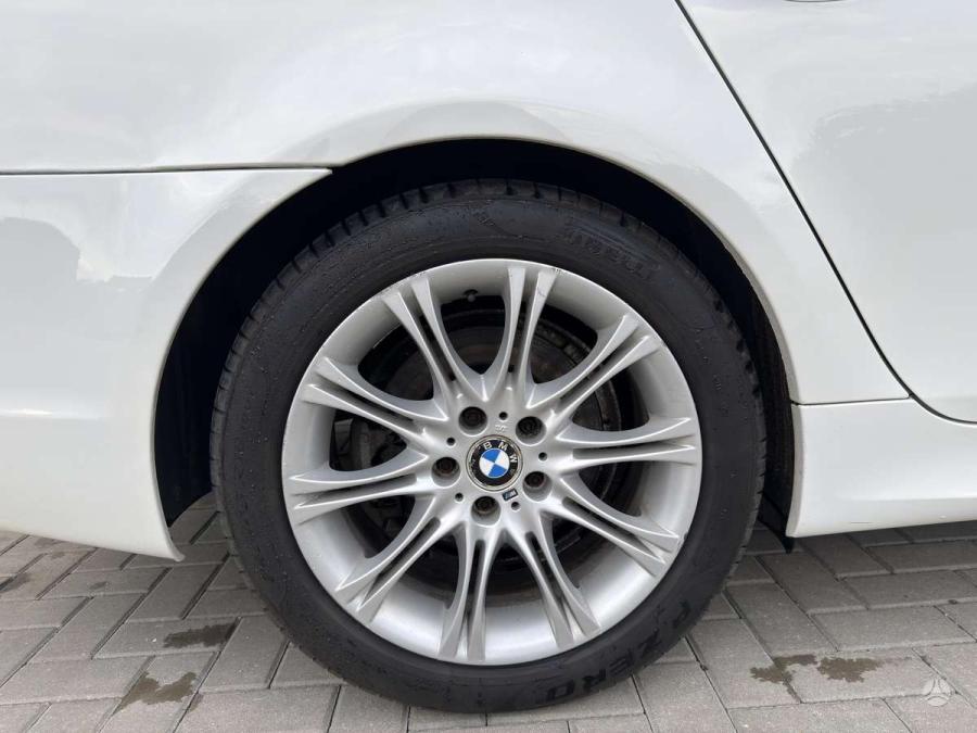 Balts BMW 525 2009 Viļņa, ar dzinēja tilpumu 3.00 L un nobraukumu 256 tūkst. km par 6200 €, foto 16 vietnē AUTOMOTO.COM.LV