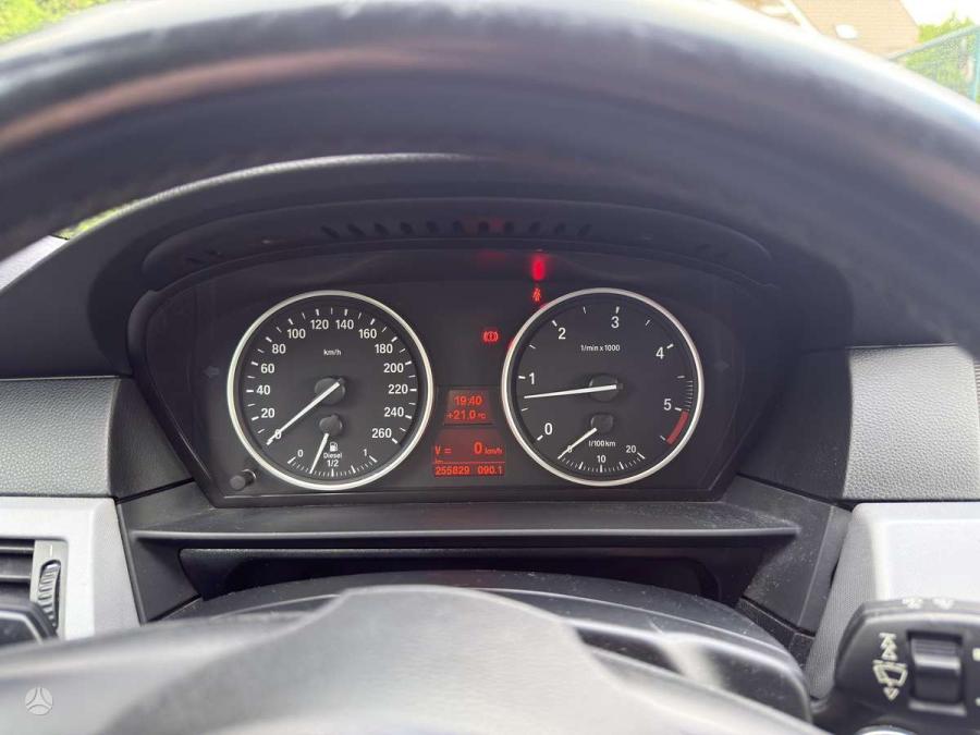 Balts BMW 525 2009 Viļņa, ar dzinēja tilpumu 3.00 L un nobraukumu 256 tūkst. km par 6200 €, foto 22 vietnē AUTOMOTO.COM.LV