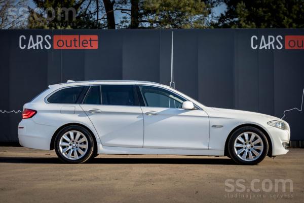 White BMW 525 2011 in Riga, with an engine capacity of 3.00 L and mileage of 341 thousand km for 8990 €, photo 4 on AUTOMOTO.COM.LV
