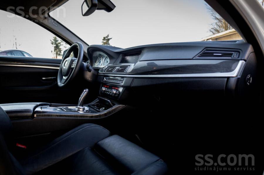 White BMW 525 2011 in Riga, with an engine capacity of 3.00 L and mileage of 341 thousand km for 8990 €, photo 11 on AUTOMOTO.COM.LV