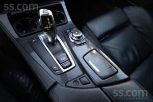 White BMW 525 2011 in Riga, with an engine capacity of 3.00 L and mileage of 341 thousand km for 8990 €, photo 16 on AUTOMOTO.COM.LV