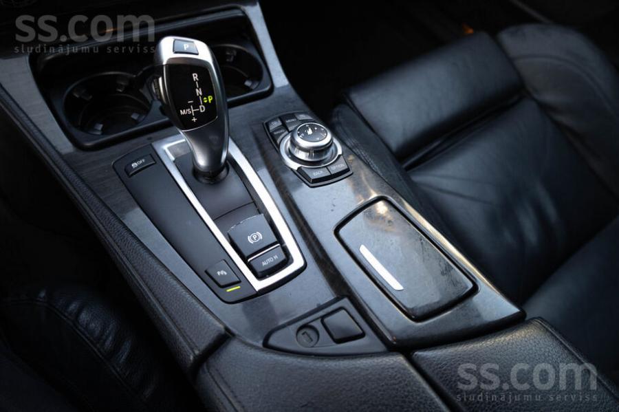 White BMW 525 2011 in Riga, with an engine capacity of 3.00 L and mileage of 341 thousand km for 8990 €, photo 16 on AUTOMOTO.COM.LV