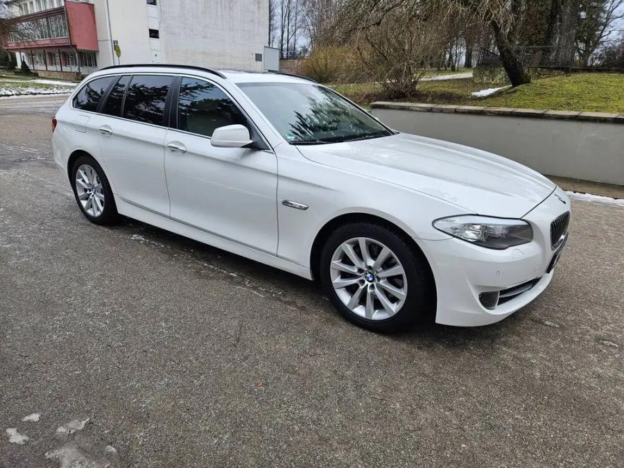 Белый БМВ 525 2011 в Екабпилс, объемом двигателя 3.00 л и пробегом 247 тыс. км за 9690 €, фото 4 на AUTOMOTO.COM.LV