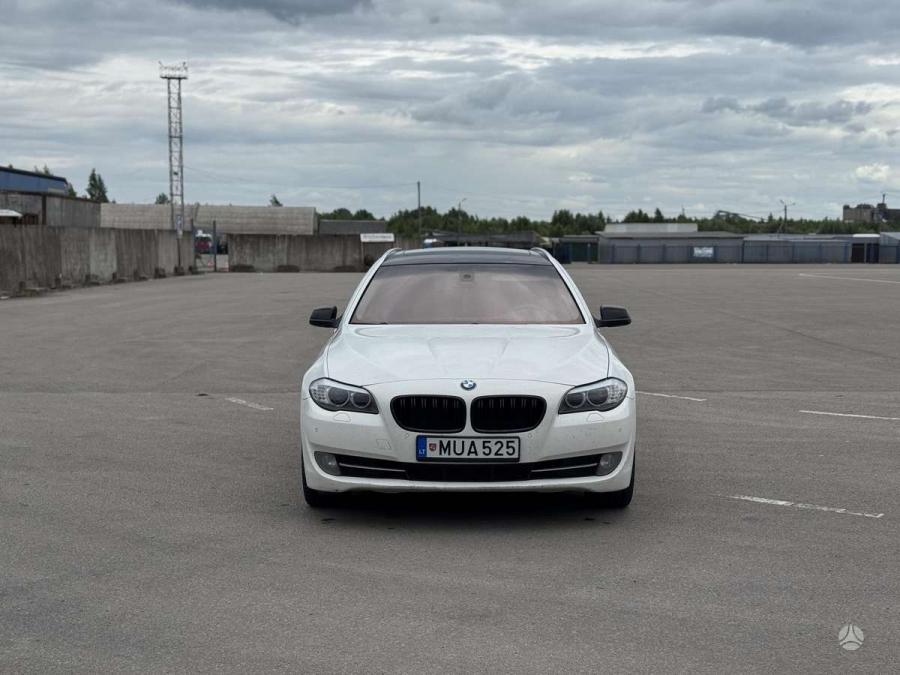 Balts BMW 525 2012 Panevēža, ar dzinēja tilpumu 2.00 L un nobraukumu 391 tūkst. km par 5800 €, foto 3 vietnē AUTOMOTO.COM.LV