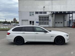 Balts BMW 525 2012 Panevēža, ar dzinēja tilpumu 2.00 L un nobraukumu 391 tūkst. km par 5800 €, foto 5 vietnē AUTOMOTO.COM.LV
