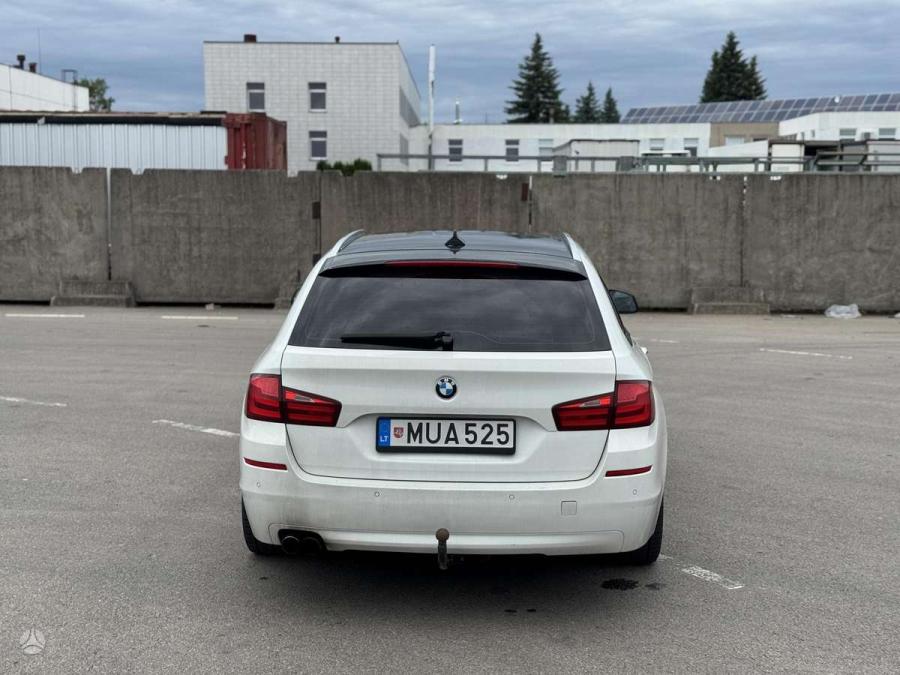 Balts BMW 525 2012 Panevēža, ar dzinēja tilpumu 2.00 L un nobraukumu 391 tūkst. km par 5800 €, foto 7 vietnē AUTOMOTO.COM.LV