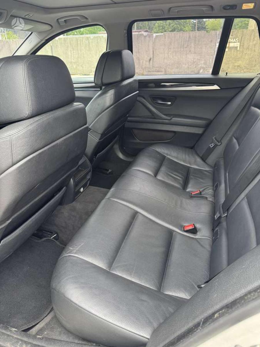 Balts BMW 525 2012 Panevēža, ar dzinēja tilpumu 2.00 L un nobraukumu 391 tūkst. km par 5800 €, foto 10 vietnē AUTOMOTO.COM.LV